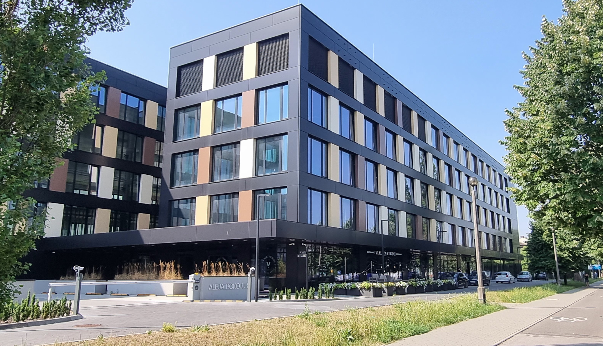 Trwają prace aranżacyjne nowego biurowca MPEC - RE-Bau Sp. z o.o.